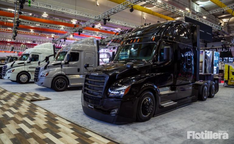 Freightliner domina el mercado nacional en julio - Alianza Flotillera