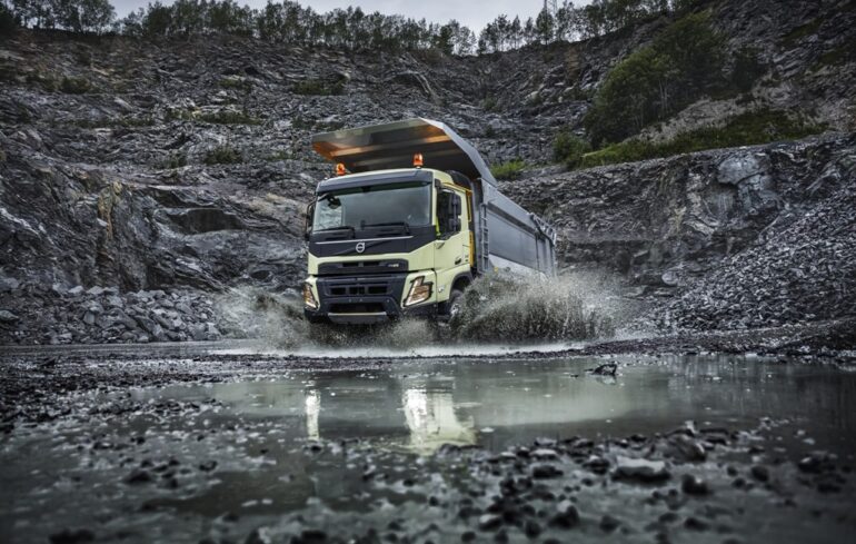 Con un nuevo FMX, Volvo Trucks celebra 10 años en la construcción ...