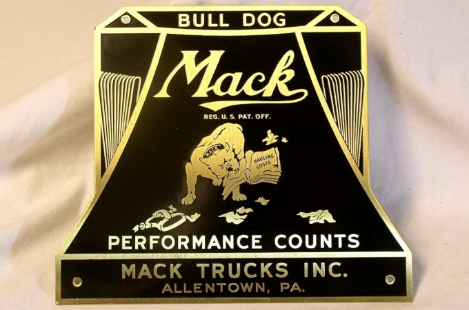 ¿Cuál es la historia detrás del perro de Mack? - Alianza Flotillera